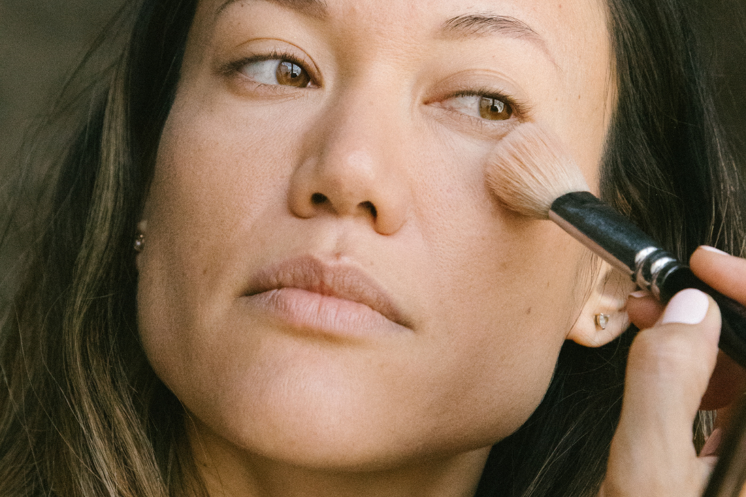 Suzi’s Secret to Long-Lasting Makeup: The Magic of Rice Powder